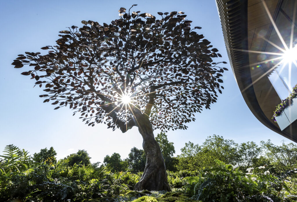 Serving Ace Tree - Mark Reed Sculpture